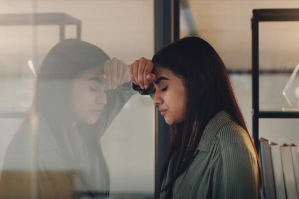 Piso o suelo pegajoso y las desventajas laborales de las mujeres